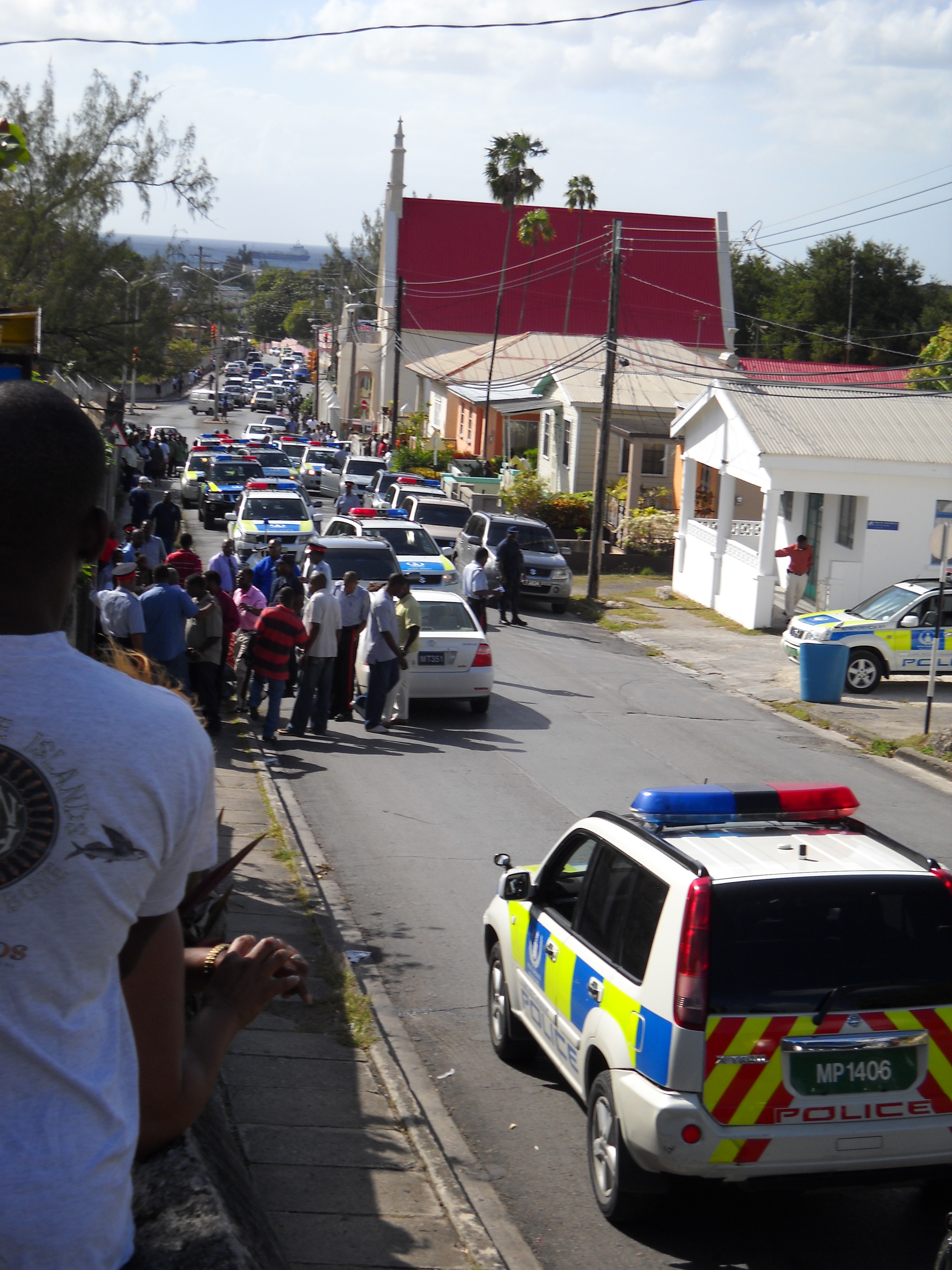 UPDATED: Police Bust on Dalkeith Hill - 15 Squad cars hold 4 men for ...